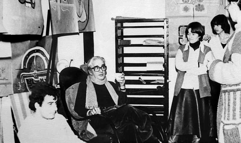 Bogdan Bogdanović (center) and students at the Summer School in Mali ...
